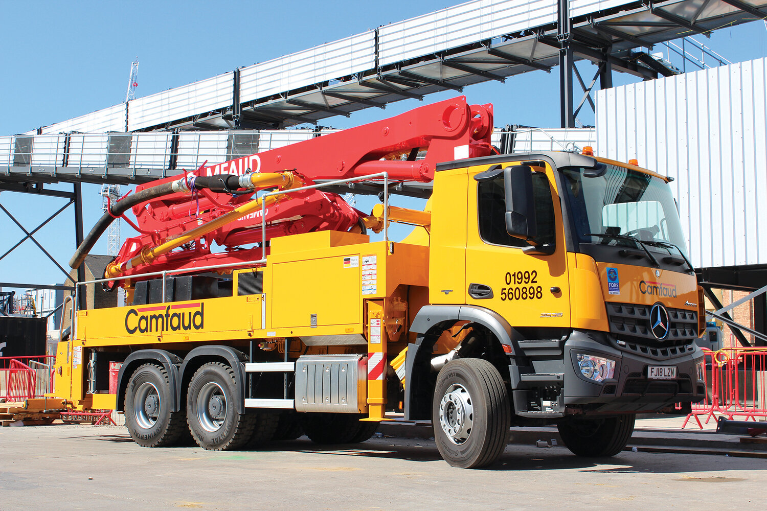 M24 Mobile Concrete Pump: Truck-Mounted Concrete Pump